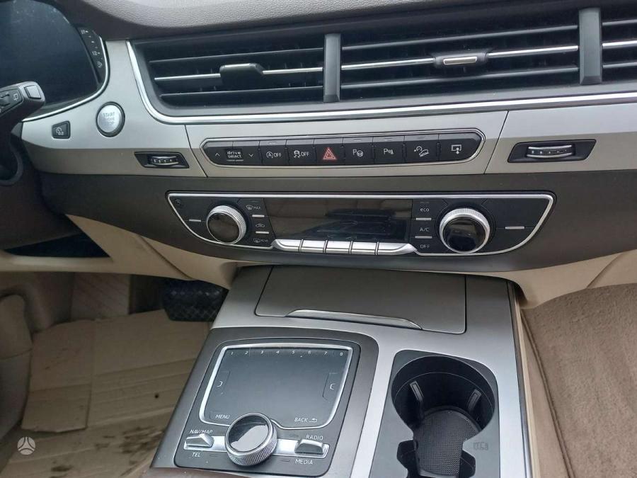 Grey Audi Q7 2017 in Siauliai, with an engine capacity of 3.00 L and mileage of 179 thousand km for 12300 €, photo 10 on AUTOMOTO.COM.LV