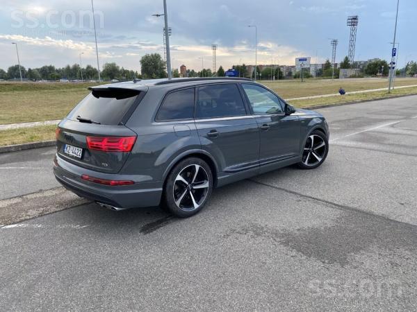 Grey Audi Q7 2017 in Jelgava, with an engine capacity of 4.00 L and mileage of 228 thousand km for 29900 €, photo 3 on AUTOMOTO.COM.LV