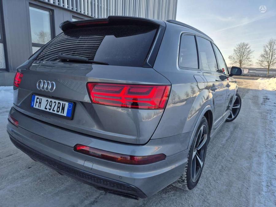 Grey Audi Q7 2017 in Panevezys, with an engine capacity of 2.97 L and mileage of 296 thousand km for 19999 €, photo 2 on AUTOMOTO.COM.LV