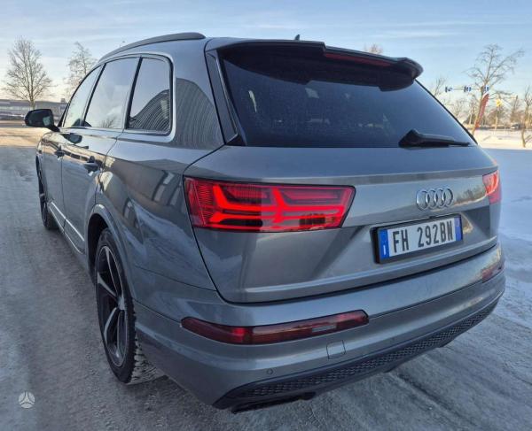 Grey Audi Q7 2017 in Panevezys, with an engine capacity of 2.97 L and mileage of 296 thousand km for 19999 €, photo 4 on AUTOMOTO.COM.LV