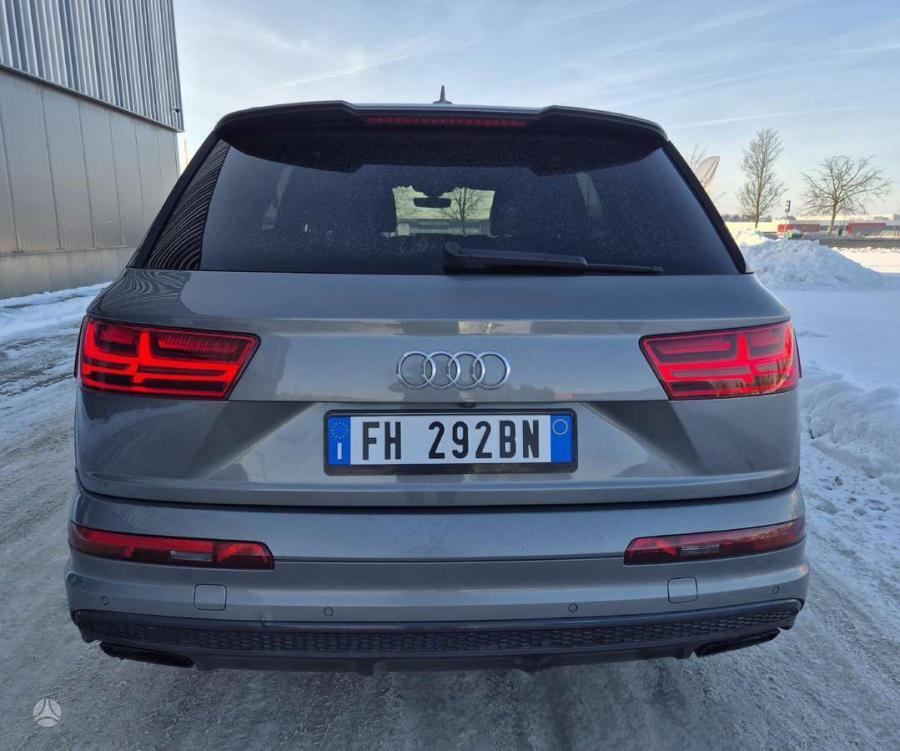 Grey Audi Q7 2017 in Panevezys, with an engine capacity of 2.97 L and mileage of 296 thousand km for 19999 €, photo 5 on AUTOMOTO.COM.LV