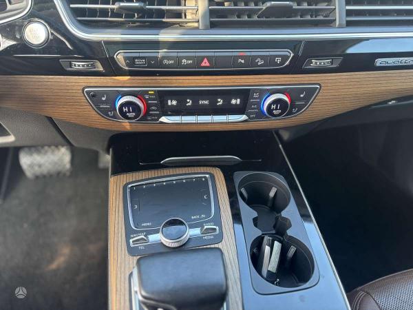 Grey Audi Q7 2017 in Silale, with an engine capacity of 3.00 L and mileage of 191 thousand km for 21100 €, photo 11 on AUTOMOTO.COM.LV