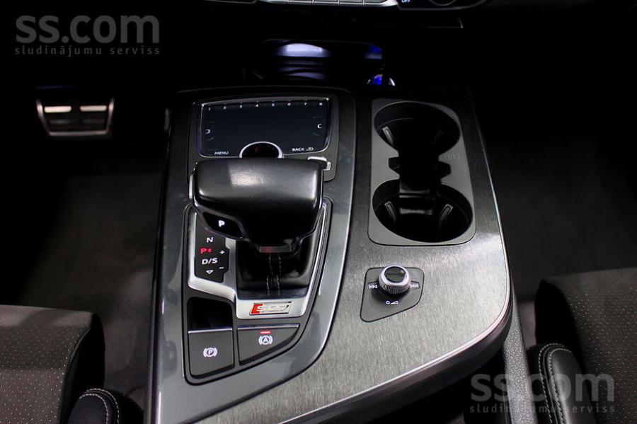 Pelēks Audi Q7 2017 Rīga, ar dzinēja tilpumu 4.00 L un nobraukumu 156 tūkst. km par 46500 €, foto 24 vietnē AUTOMOTO.COM.LV