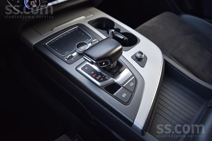 Grey Audi Q7 2017 in Riga, with an engine capacity of 3.00 L and mileage of 351 thousand km for 19000 €, photo 6 on AUTOMOTO.COM.LV
