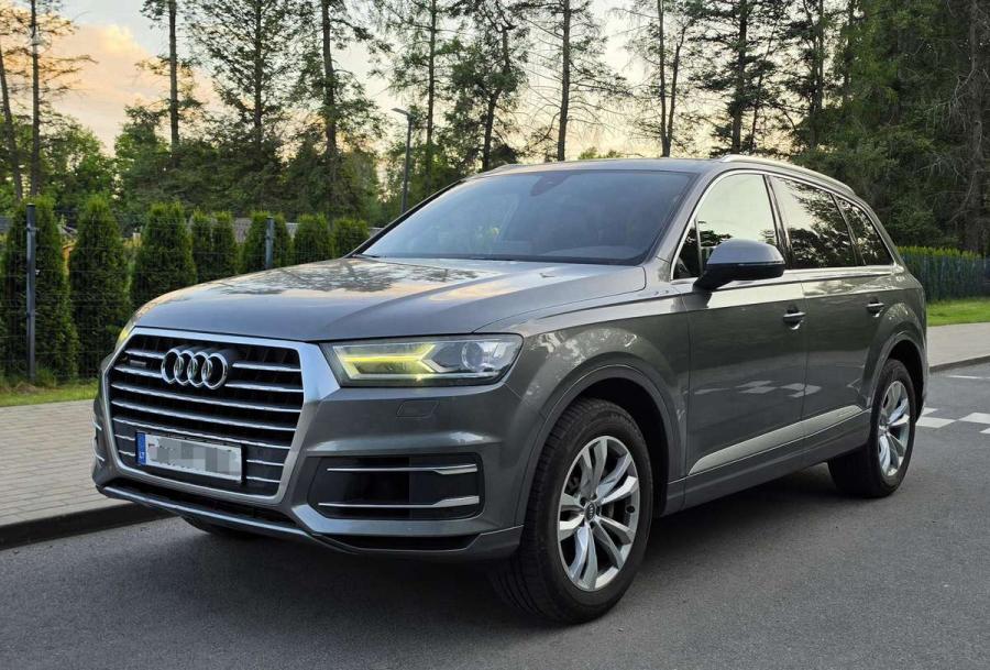 Grey Audi Q7 2017 in Vilnius, with an engine capacity of 3.00 L and mileage of 300 thousand km for 11900 €, photo 1 on AUTOMOTO.COM.LV
