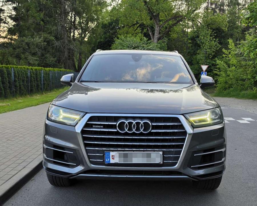 Grey Audi Q7 2017 in Vilnius, with an engine capacity of 3.00 L and mileage of 300 thousand km for 11900 €, photo 3 on AUTOMOTO.COM.LV