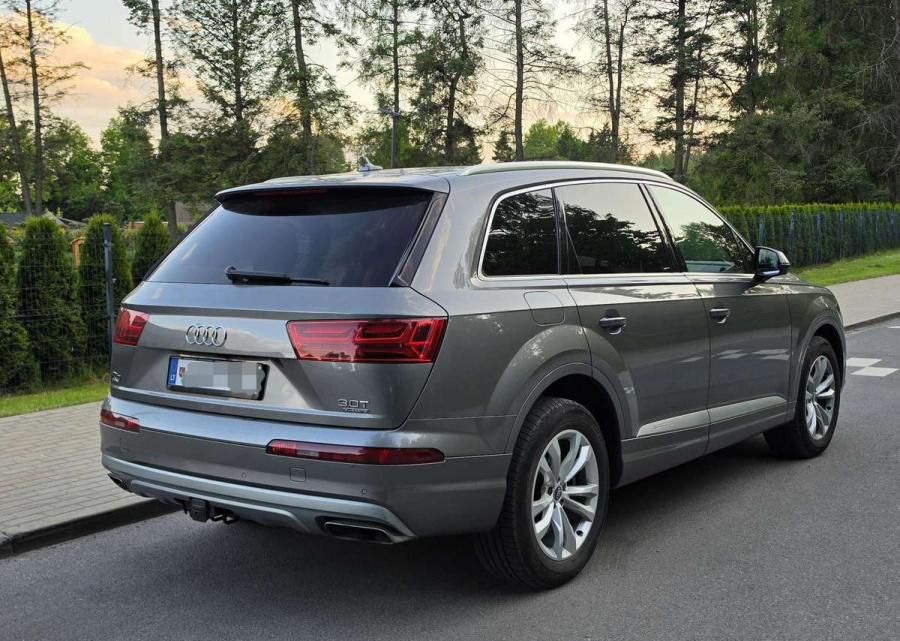 Grey Audi Q7 2017 in Vilnius, with an engine capacity of 3.00 L and mileage of 300 thousand km for 11900 €, photo 6 on AUTOMOTO.COM.LV