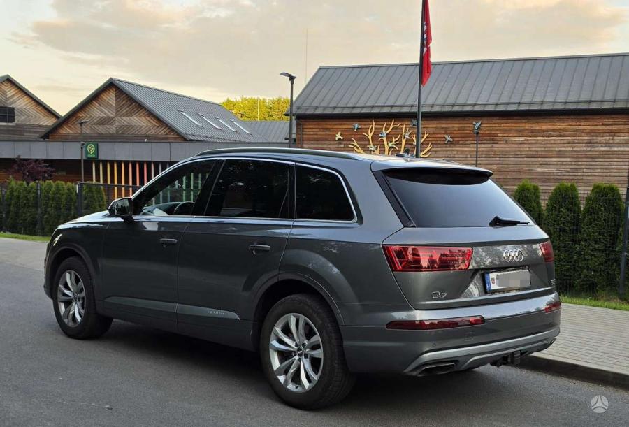 Grey Audi Q7 2017 in Vilnius, with an engine capacity of 3.00 L and mileage of 300 thousand km for 11900 €, photo 8 on AUTOMOTO.COM.LV