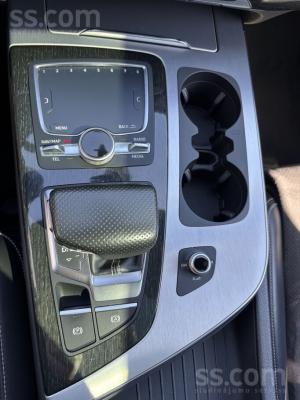 Grey Audi Q7 2017 in Riga, with an engine capacity of 3.00 L and mileage of 276 thousand km for 21450 €, photo 18 on AUTOMOTO.COM.LV