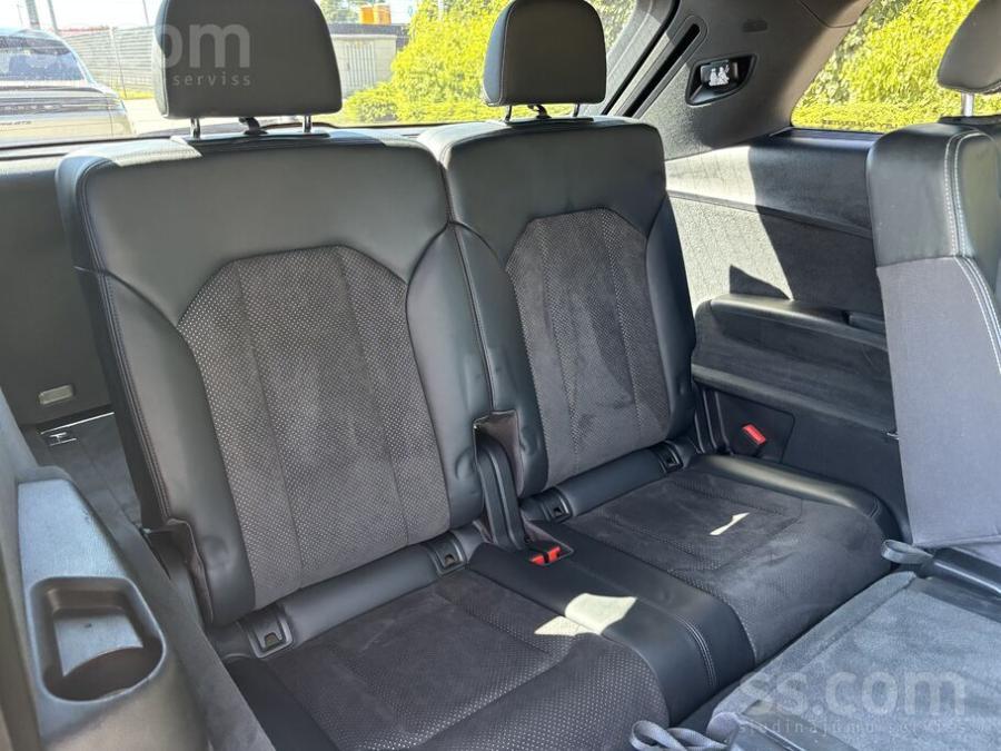 Grey Audi Q7 2017 in Riga, with an engine capacity of 3.00 L and mileage of 276 thousand km for 21450 €, photo 25 on AUTOMOTO.COM.LV