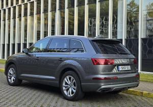 Grey Audi Q7 2017 in Vilnius, with an engine capacity of 3.00 L and mileage of 300 thousand km for 13200 €, photo 5 on AUTOMOTO.COM.LV