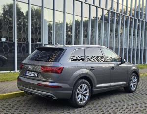 Grey Audi Q7 2017 in Vilnius, with an engine capacity of 3.00 L and mileage of 300 thousand km for 13200 €, photo 8 on AUTOMOTO.COM.LV