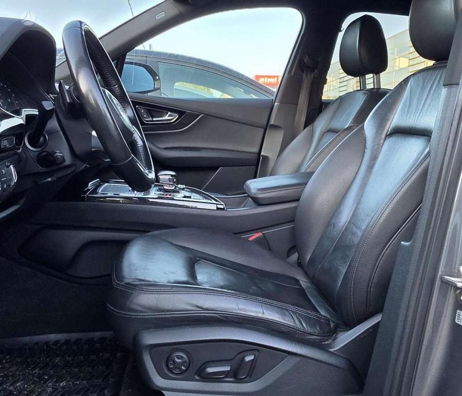 Grey Audi Q7 2017 in Vilnius, with an engine capacity of 3.00 L and mileage of 300 thousand km for 13200 €, photo 12 on AUTOMOTO.COM.LV