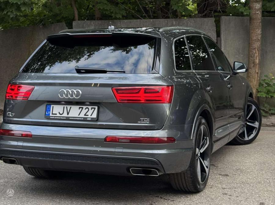 Grey Audi Q7 2017 in Vilnius, with an engine capacity of 2.97 L and mileage of 153 thousand km for 27000 €, photo 4 on AUTOMOTO.COM.LV
