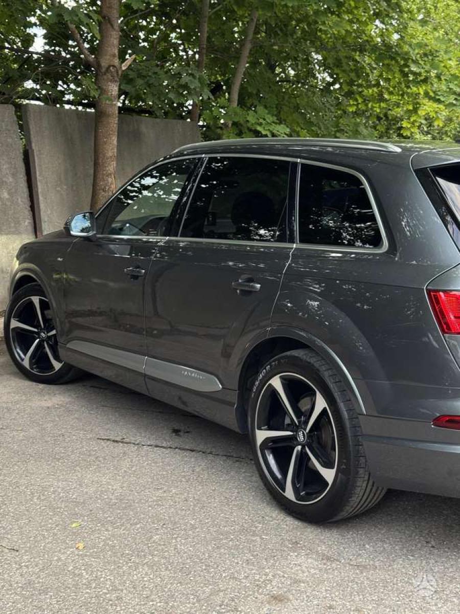 Grey Audi Q7 2017 in Vilnius, with an engine capacity of 2.97 L and mileage of 153 thousand km for 27000 €, photo 6 on AUTOMOTO.COM.LV