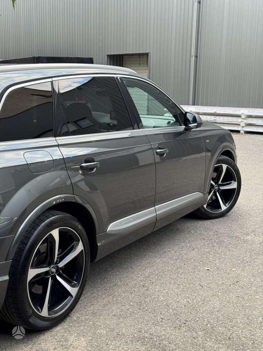 Grey Audi Q7 2017 in Vilnius, with an engine capacity of 2.97 L and mileage of 153 thousand km for 27000 €, photo 7 on AUTOMOTO.COM.LV