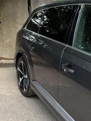 Grey Audi Q7 2017 in Vilnius, with an engine capacity of 2.97 L and mileage of 153 thousand km for 27000 €, photo 8 on AUTOMOTO.COM.LV