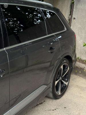 Grey Audi Q7 2017 in Vilnius, with an engine capacity of 2.97 L and mileage of 153 thousand km for 27000 €, photo 9 on AUTOMOTO.COM.LV