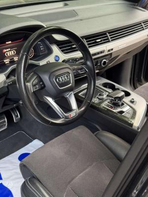 Grey Audi Q7 2017 in Vilnius, with an engine capacity of 2.97 L and mileage of 153 thousand km for 27000 €, photo 13 on AUTOMOTO.COM.LV