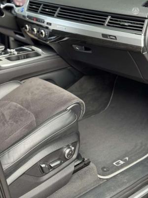 Grey Audi Q7 2017 in Vilnius, with an engine capacity of 2.97 L and mileage of 153 thousand km for 27000 €, photo 18 on AUTOMOTO.COM.LV