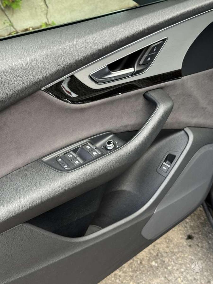 Grey Audi Q7 2017 in Vilnius, with an engine capacity of 2.97 L and mileage of 153 thousand km for 27000 €, photo 20 on AUTOMOTO.COM.LV