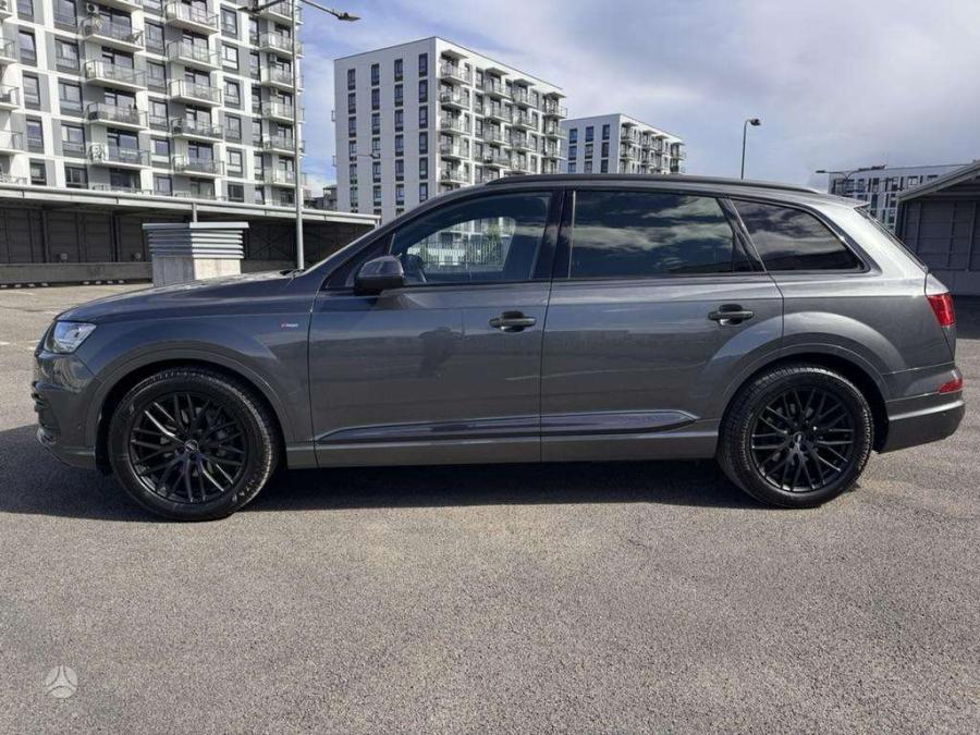 Grey Audi Q7 2017 in Vilnius, with an engine capacity of 2.97 L and mileage of 226 thousand km for 25990 €, photo 4 on AUTOMOTO.COM.LV