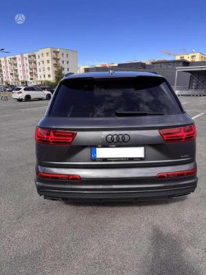Grey Audi Q7 2017 in Vilnius, with an engine capacity of 2.97 L and mileage of 226 thousand km for 25990 €, photo 6 on AUTOMOTO.COM.LV