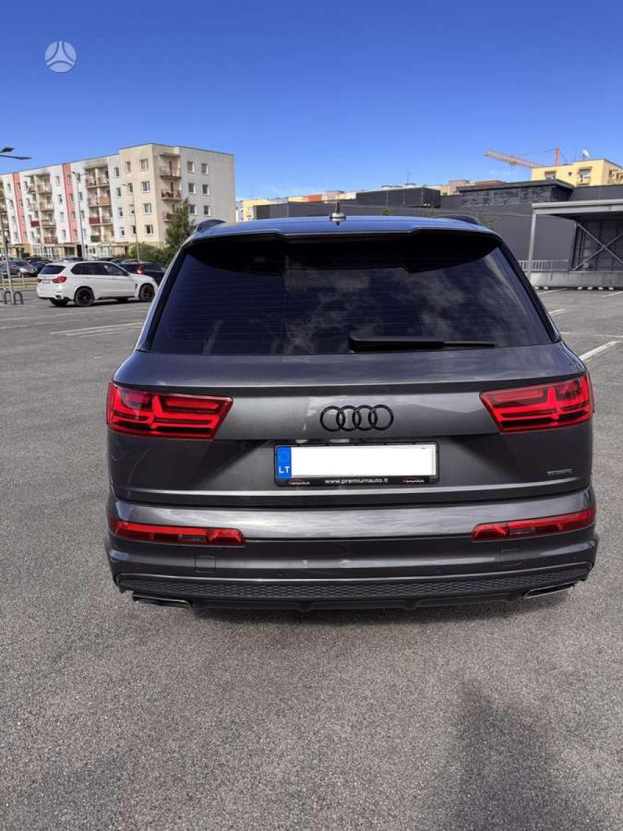 Grey Audi Q7 2017 in Vilnius, with an engine capacity of 2.97 L and mileage of 226 thousand km for 25990 €, photo 6 on AUTOMOTO.COM.LV