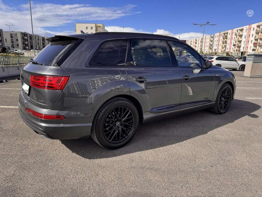 Grey Audi Q7 2017 in Vilnius, with an engine capacity of 2.97 L and mileage of 226 thousand km for 25990 €, photo 8 on AUTOMOTO.COM.LV