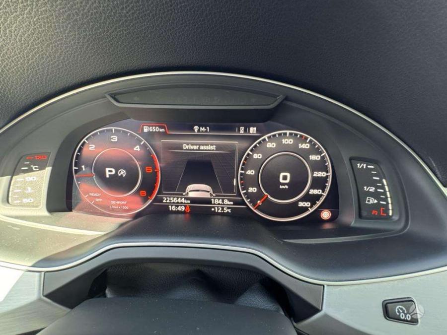 Grey Audi Q7 2017 in Vilnius, with an engine capacity of 2.97 L and mileage of 226 thousand km for 25990 €, photo 14 on AUTOMOTO.COM.LV