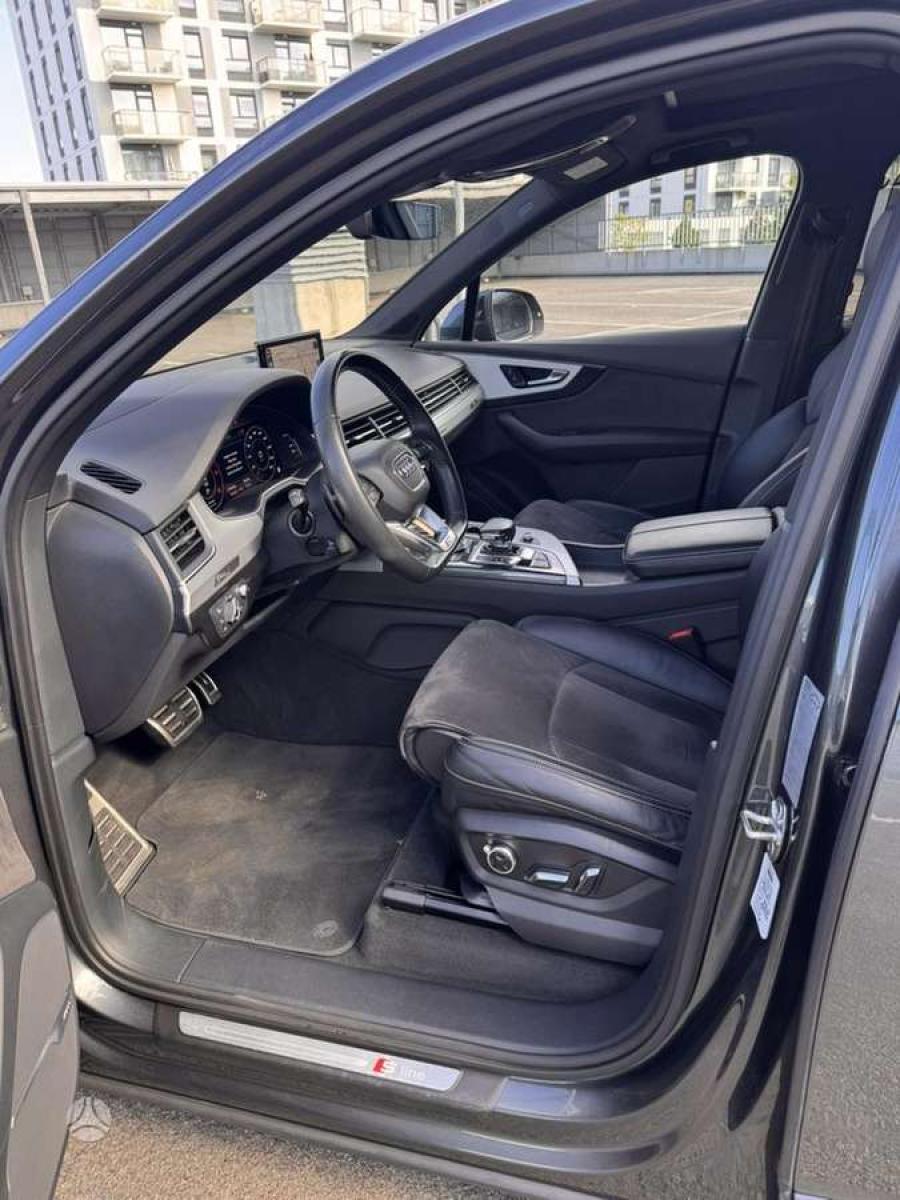 Grey Audi Q7 2017 in Vilnius, with an engine capacity of 2.97 L and mileage of 226 thousand km for 25990 €, photo 16 on AUTOMOTO.COM.LV