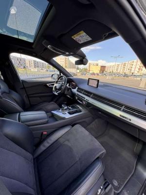 Grey Audi Q7 2017 in Vilnius, with an engine capacity of 2.97 L and mileage of 226 thousand km for 25990 €, photo 21 on AUTOMOTO.COM.LV