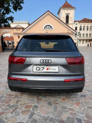 Grey Audi Q7 2017 in Kaunas, with an engine capacity of 2.97 L and mileage of 270 thousand km for 26500 €, photo 4 on AUTOMOTO.COM.LV