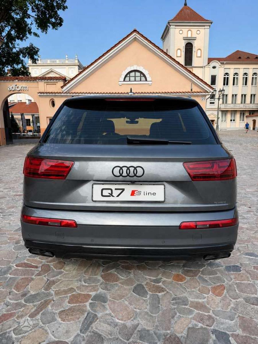 Grey Audi Q7 2017 in Kaunas, with an engine capacity of 2.97 L and mileage of 270 thousand km for 26500 €, photo 4 on AUTOMOTO.COM.LV