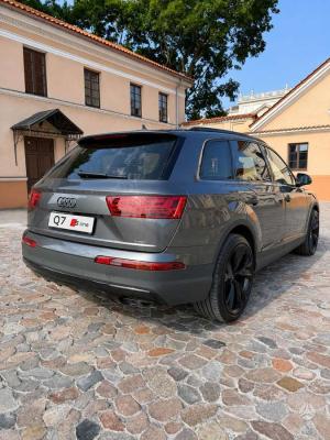 Grey Audi Q7 2017 in Kaunas, with an engine capacity of 2.97 L and mileage of 270 thousand km for 26500 €, photo 6 on AUTOMOTO.COM.LV