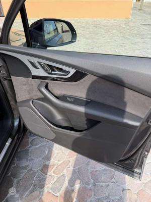 Grey Audi Q7 2017 in Kaunas, with an engine capacity of 2.97 L and mileage of 270 thousand km for 26500 €, photo 17 on AUTOMOTO.COM.LV