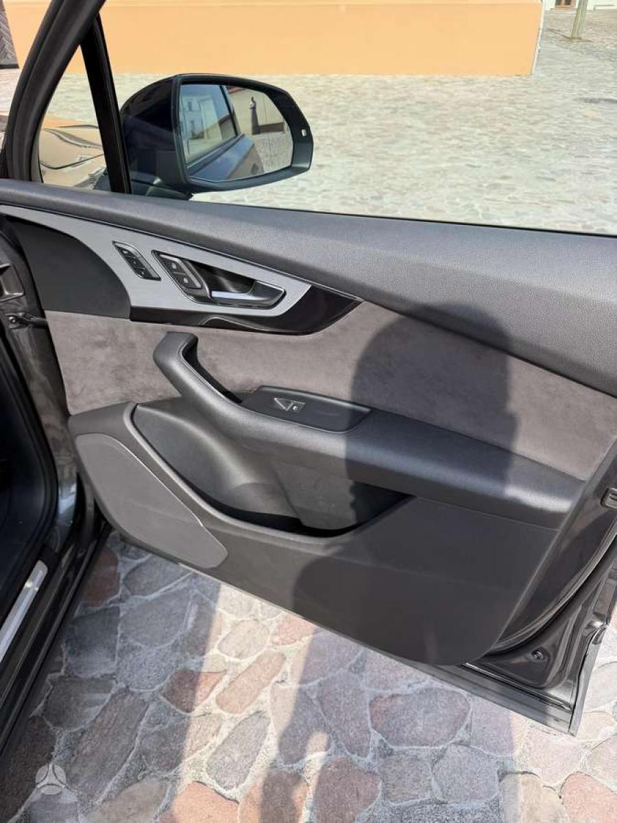 Grey Audi Q7 2017 in Kaunas, with an engine capacity of 2.97 L and mileage of 270 thousand km for 26500 €, photo 17 on AUTOMOTO.COM.LV