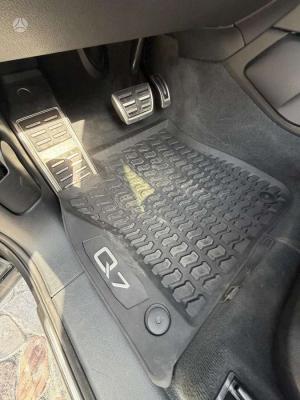Grey Audi Q7 2017 in Kaunas, with an engine capacity of 2.97 L and mileage of 270 thousand km for 26500 €, photo 20 on AUTOMOTO.COM.LV