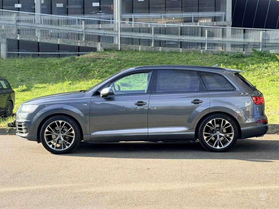 Grey Audi Q7 2017 in Salcininkai, with an engine capacity of 2.97 L and mileage of 353 thousand km for 23000 €, photo 3 on AUTOMOTO.COM.LV