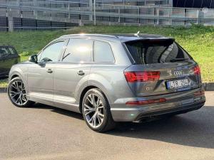 Grey Audi Q7 2017 in Salcininkai, with an engine capacity of 2.97 L and mileage of 353 thousand km for 23000 €, photo 4 on AUTOMOTO.COM.LV