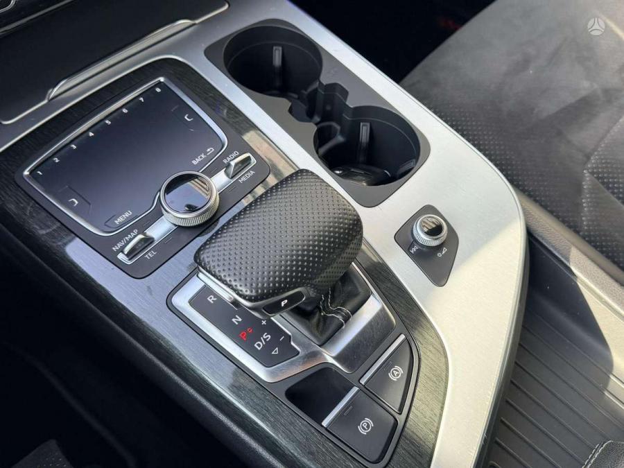 Grey Audi Q7 2017 in Salcininkai, with an engine capacity of 2.97 L and mileage of 353 thousand km for 23000 €, photo 8 on AUTOMOTO.COM.LV
