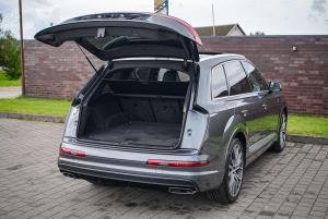 Grey Audi Q7 2017 in Marijampole, with an engine capacity of 2.97 L and mileage of 263 thousand km for 25950 €, photo 11 on AUTOMOTO.COM.LV