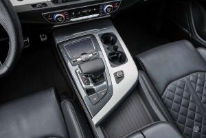 Grey Audi Q7 2017 in Marijampole, with an engine capacity of 2.97 L and mileage of 263 thousand km for 25950 €, photo 21 on AUTOMOTO.COM.LV