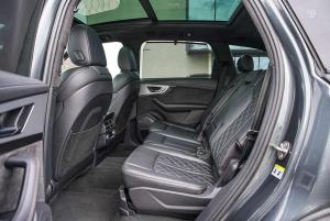 Grey Audi Q7 2017 in Marijampole, with an engine capacity of 2.97 L and mileage of 263 thousand km for 25950 €, photo 39 on AUTOMOTO.COM.LV