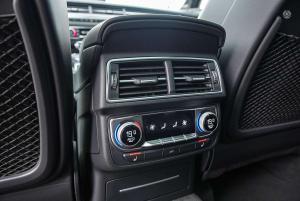 Grey Audi Q7 2017 in Marijampole, with an engine capacity of 2.97 L and mileage of 263 thousand km for 25950 €, photo 40 on AUTOMOTO.COM.LV