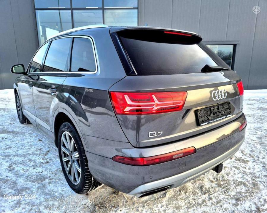 Grey Audi Q7 2018 in Siauliai, with an engine capacity of 3.00 L and mileage of 250 thousand km for 20400 €, photo 6 on AUTOMOTO.COM.LV