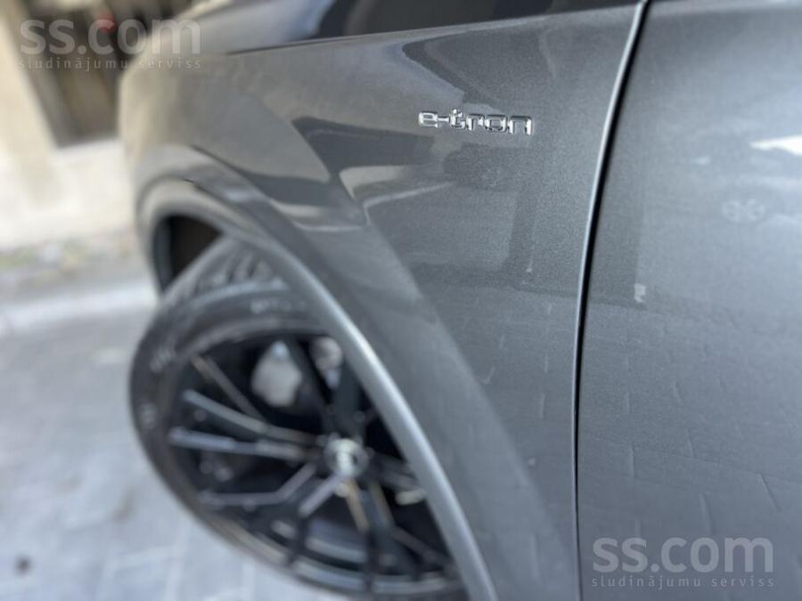 Grey Audi Q7 2018 in Riga, with an engine capacity of 3.00 L and mileage of 280 thousand km for 29990 €, photo 32 on AUTOMOTO.COM.LV