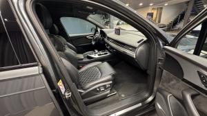 Pelēks Audi Q7 2018 Rīga, ar dzinēja tilpumu 4.00 L un nobraukumu 169 tūkst. km par 36990 €, foto 11 vietnē AUTOMOTO.COM.LV