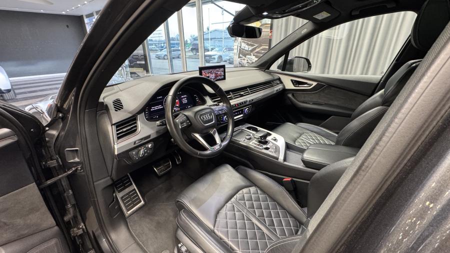 Pelēks Audi Q7 2018 Rīga, ar dzinēja tilpumu 4.00 L un nobraukumu 169 tūkst. km par 36990 €, foto 21 vietnē AUTOMOTO.COM.LV