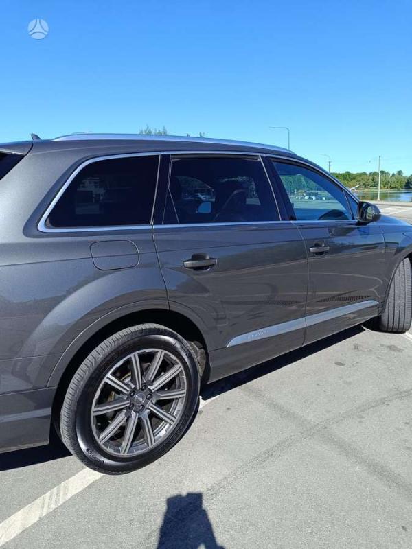 Grey Audi Q7 2018 in Siauliai, with an engine capacity of 3.00 L and mileage of 192 thousand km for 25800 €, photo 5 on AUTOMOTO.COM.LV
